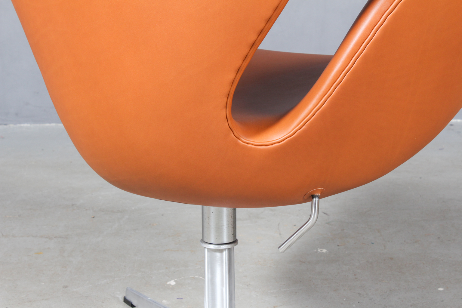 Arne Jacobsen. Svanen. Lænestol, model 3320 - Another Classic