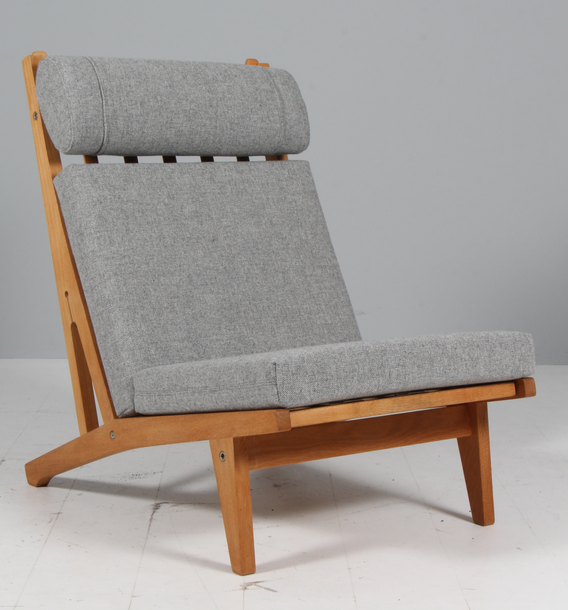 Hans J. Wegner højrygget lænestol model GE375, eg og Hallingdal ...